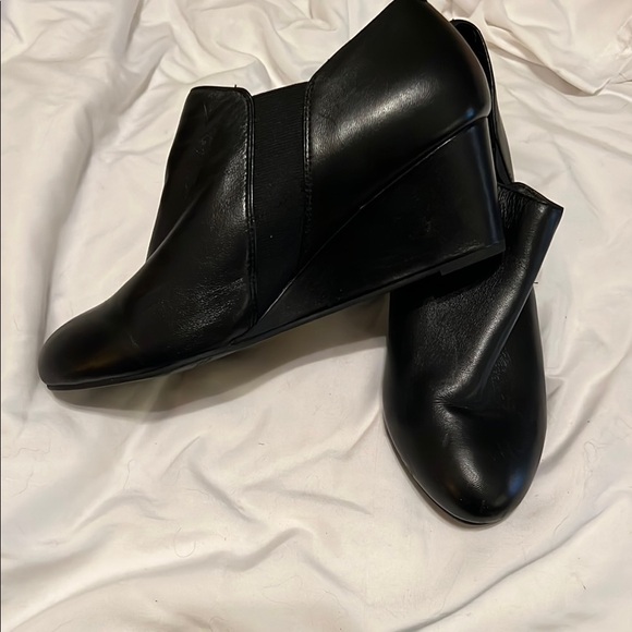 Vionic | Shoes | Vionic Black Leather Ankle Wedge Booties Size 8 Euc ...